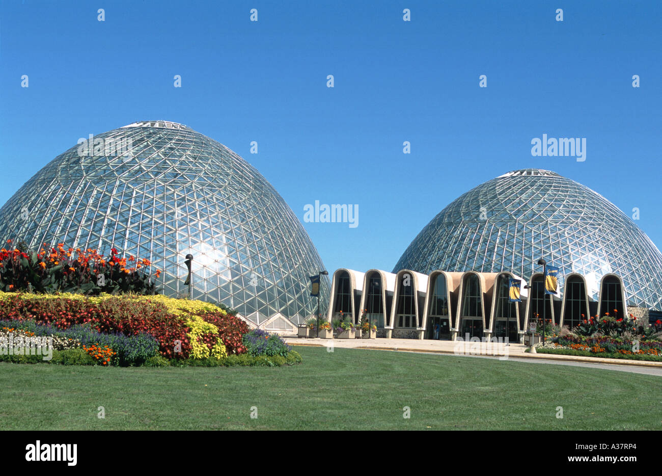 Mitchell park garden domes hi-res stock photography and images - Alamy