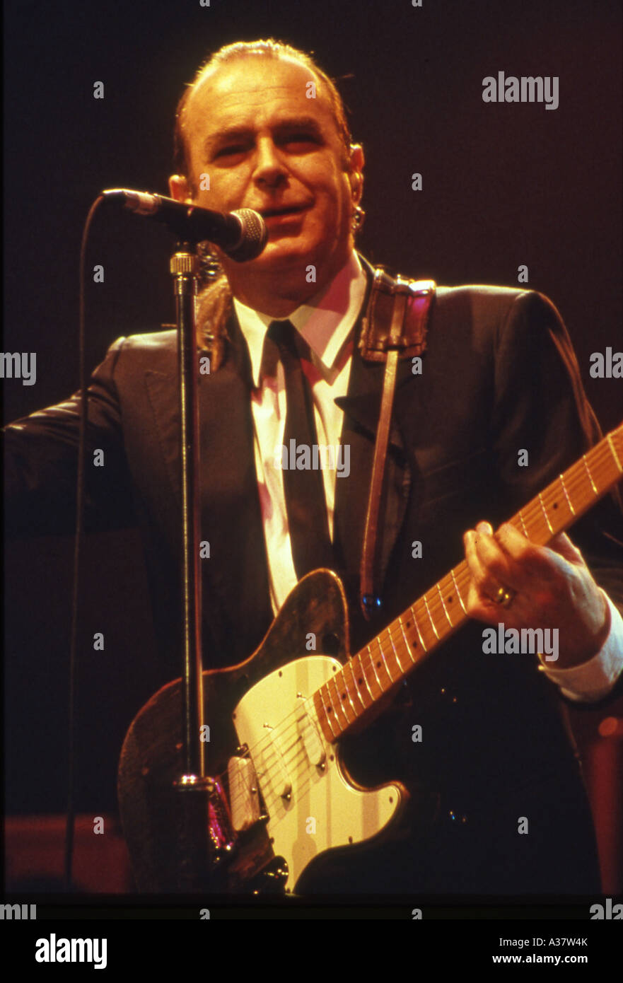 Status Quo Crossed Guitars Logo Status Quo Crossed Guitars Filled