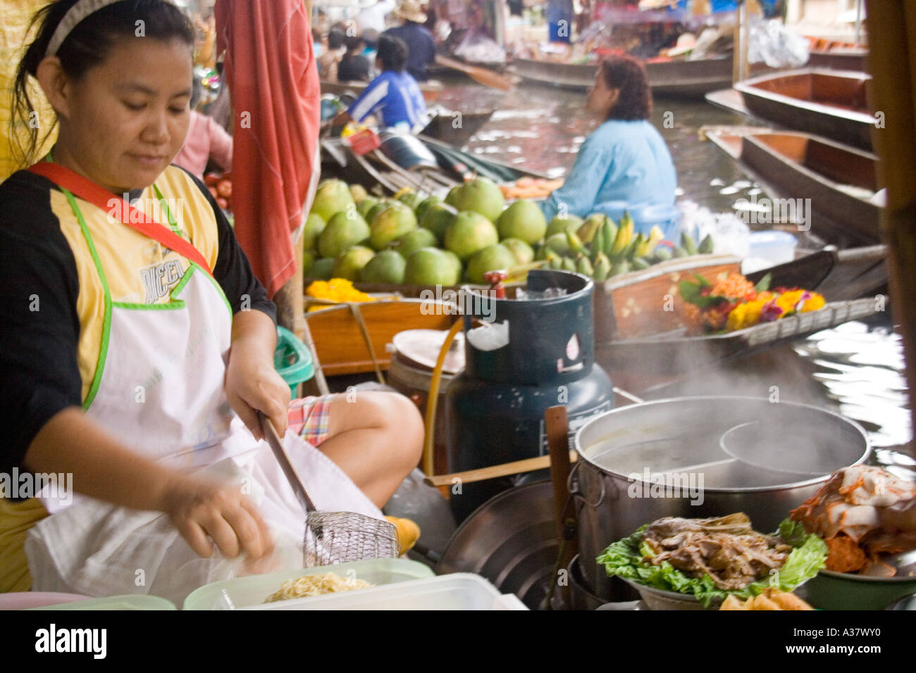 Bangkok cooking thai Stock Photo - Alamy