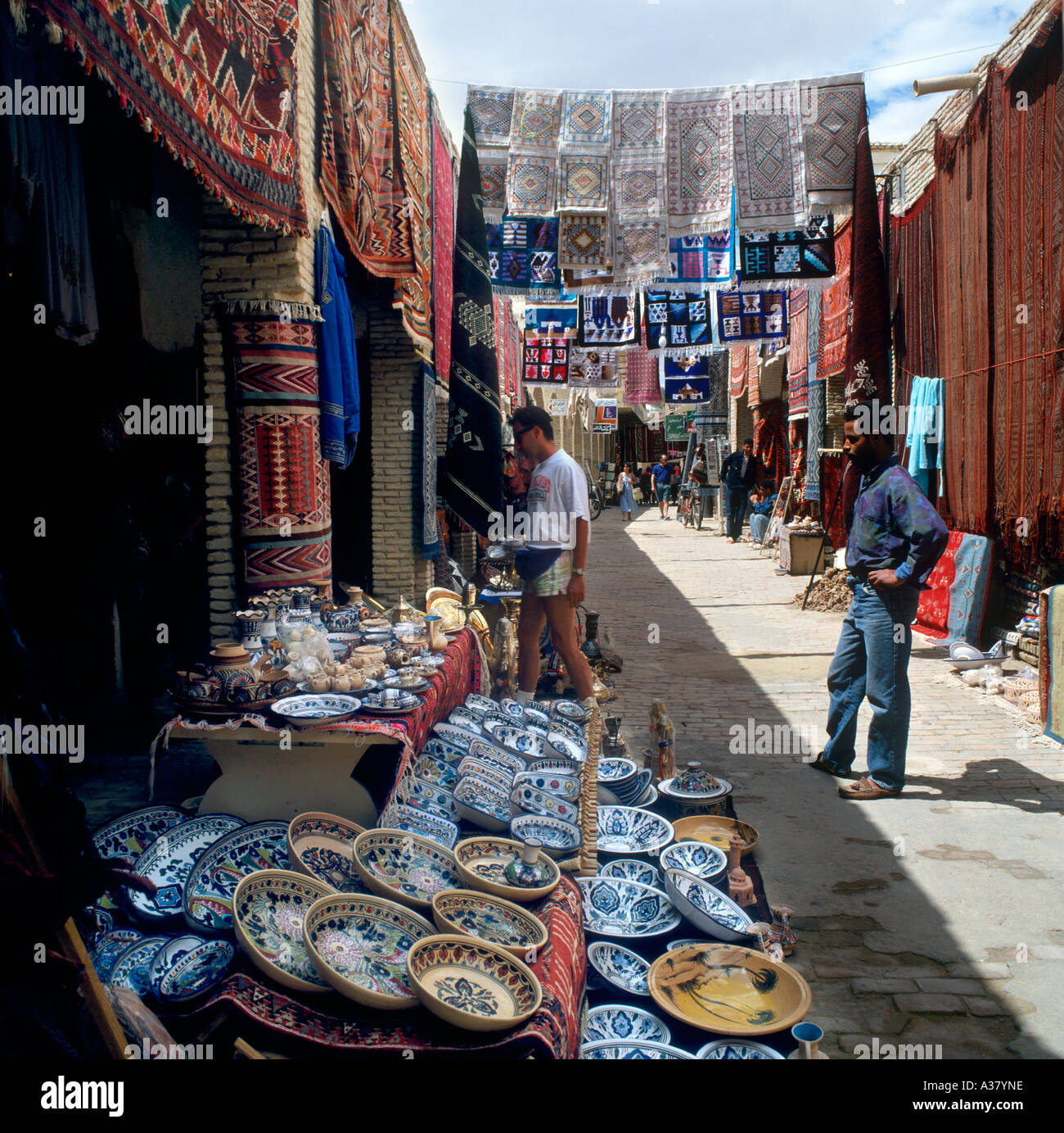 Market of tozeur hi-res stock photography and images - Alamy