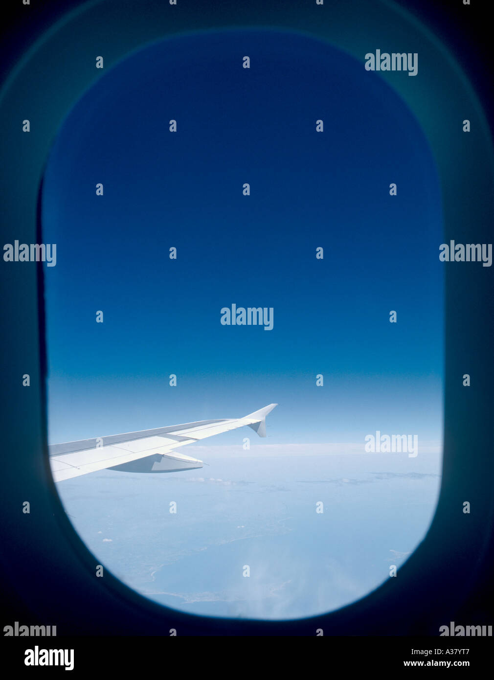 View of wing from aeroplane window (Boeing 757 Stock Photo - Alamy