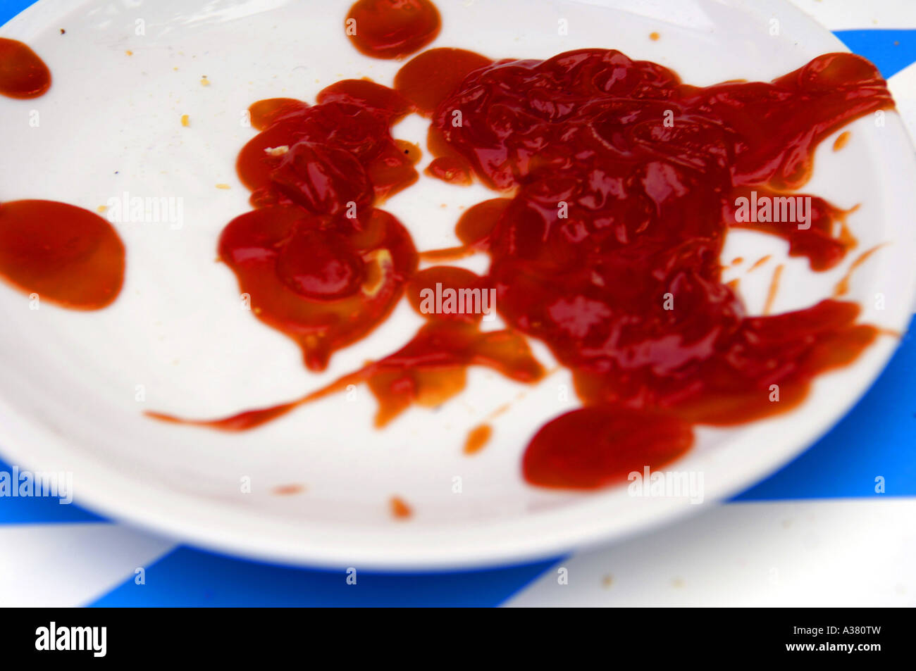 ketchup plate red sauce splatter food junkfood Stock Photo - Alamy