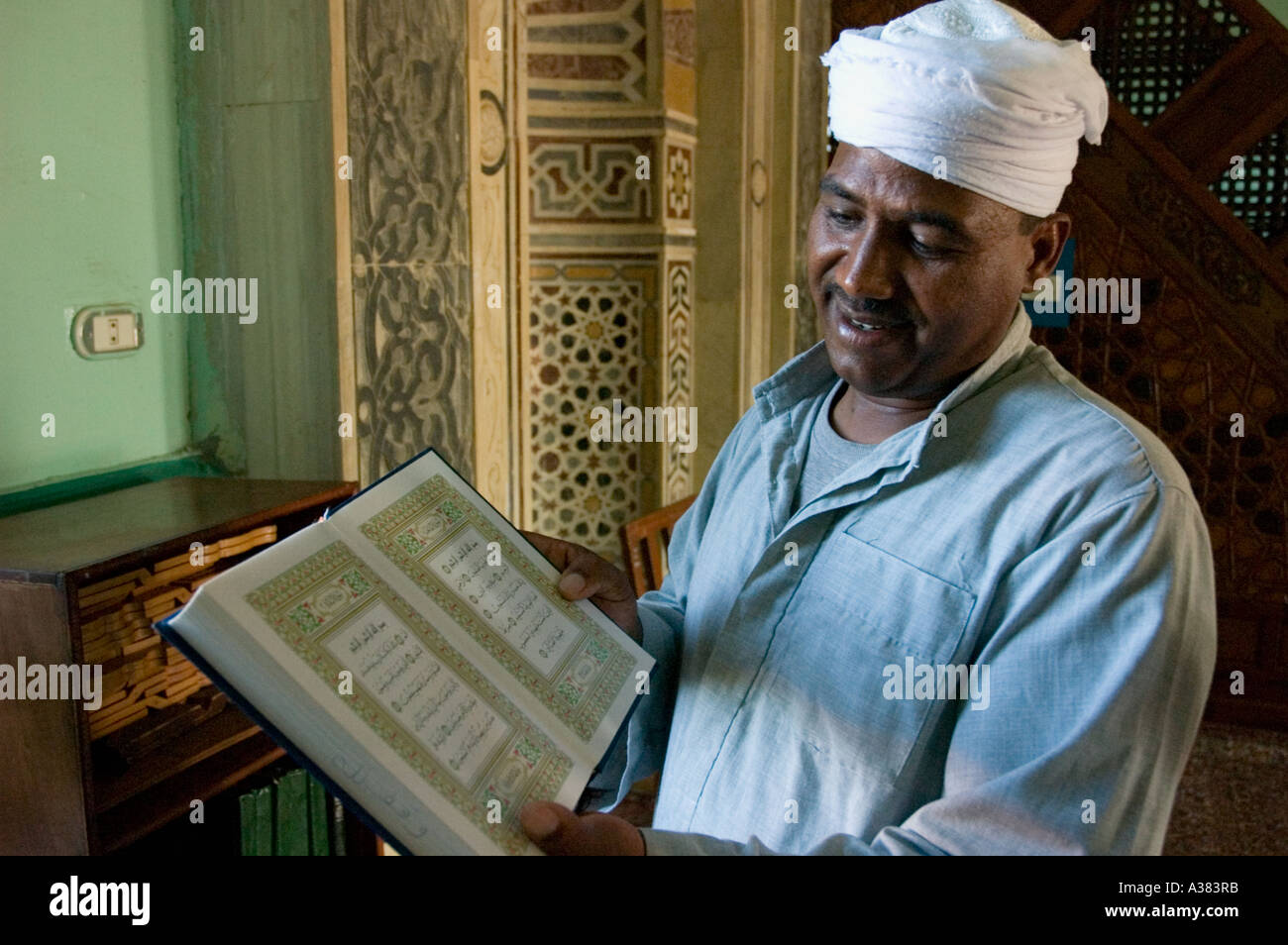 Egyptian man reading the Koran Stock Photo - Alamy