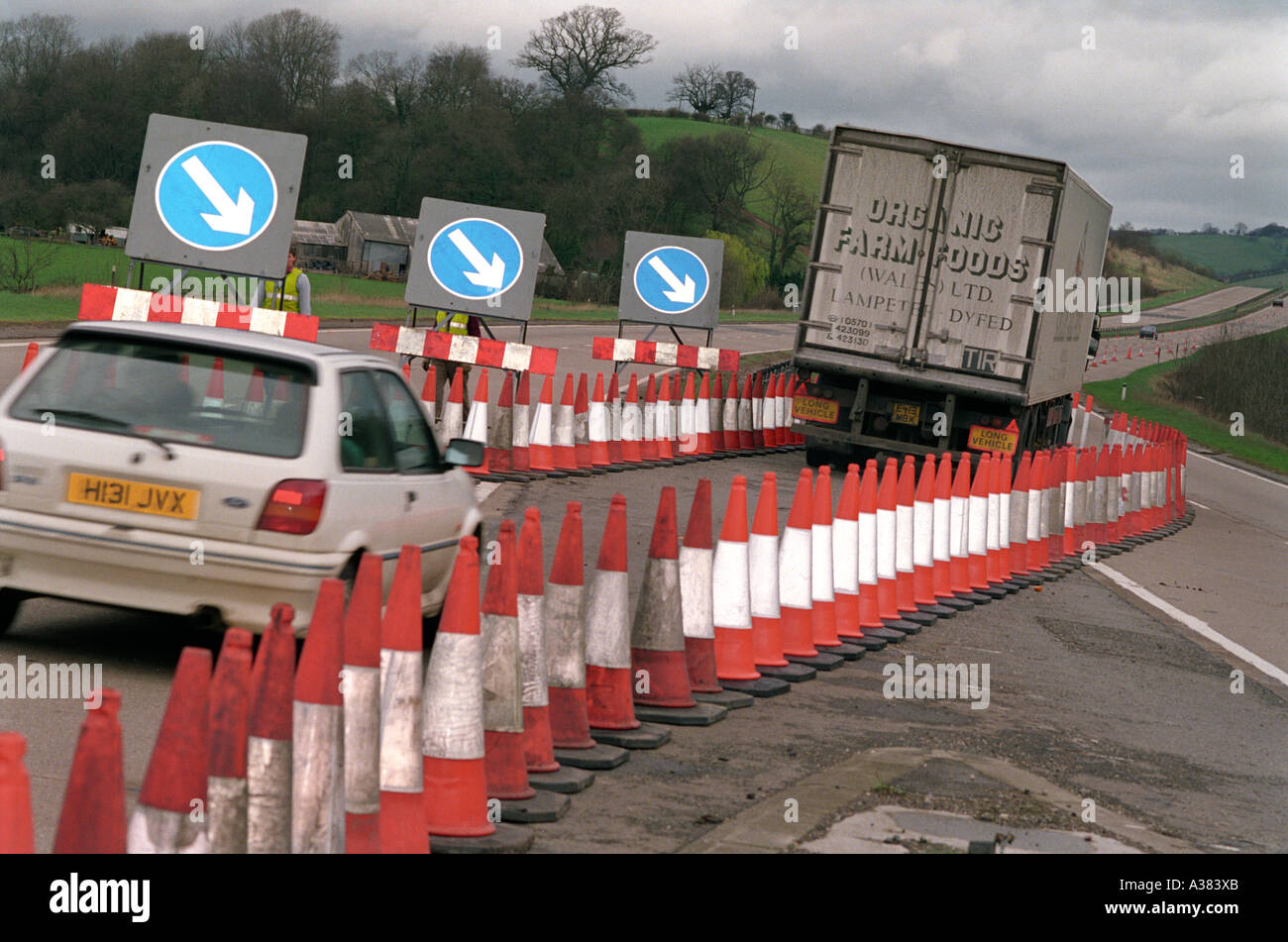 Contra flow hi-res stock photography and images - Alamy