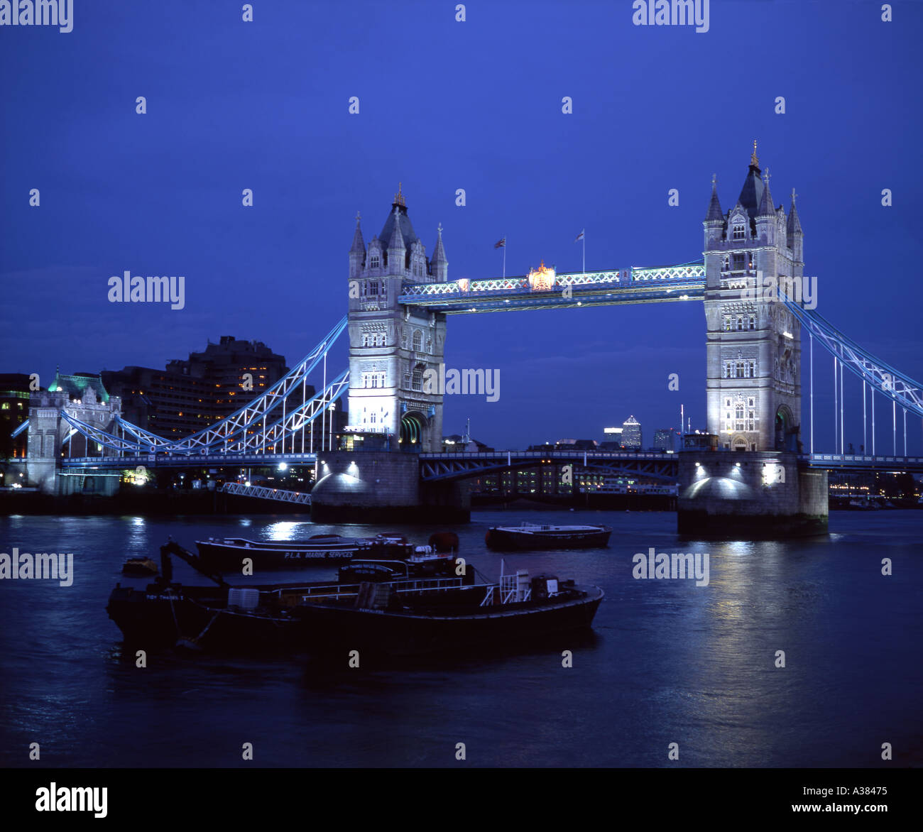 Tower bridge barges river hi-res stock photography and images - Alamy