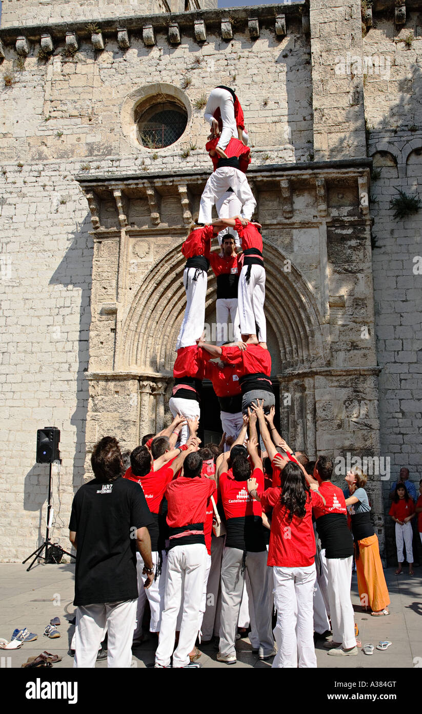 Catalan human pyramid Stock Photo - Alamy