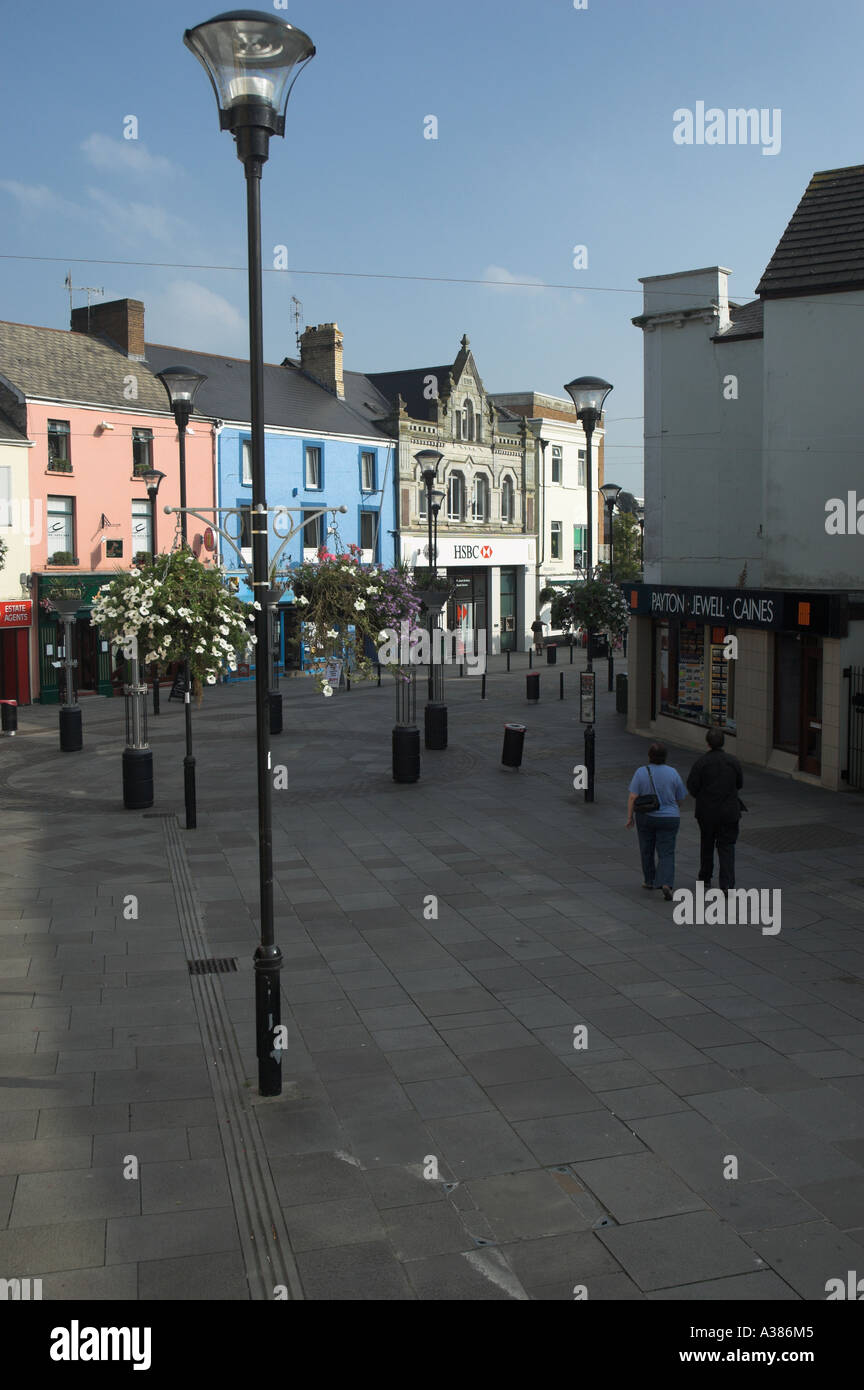 Shops in town centre bridgend hi-res stock photography and images - Alamy