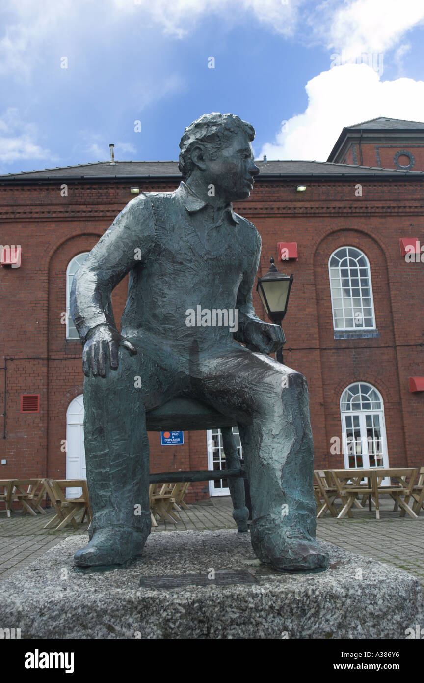 Dylan Thomas Statue Maritime Museum Swansea South Wales Stock Photo - Alamy