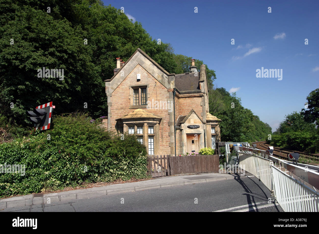 3rd August 2006 Level crossing and old crossing house near Nottingham ...