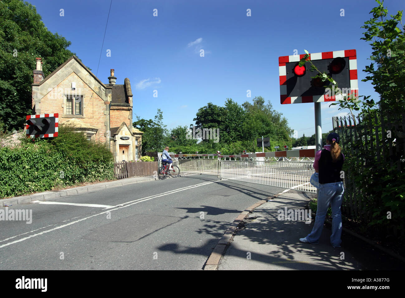 3rd August 2006 Level crossing and old crossing house near Nottingham ...