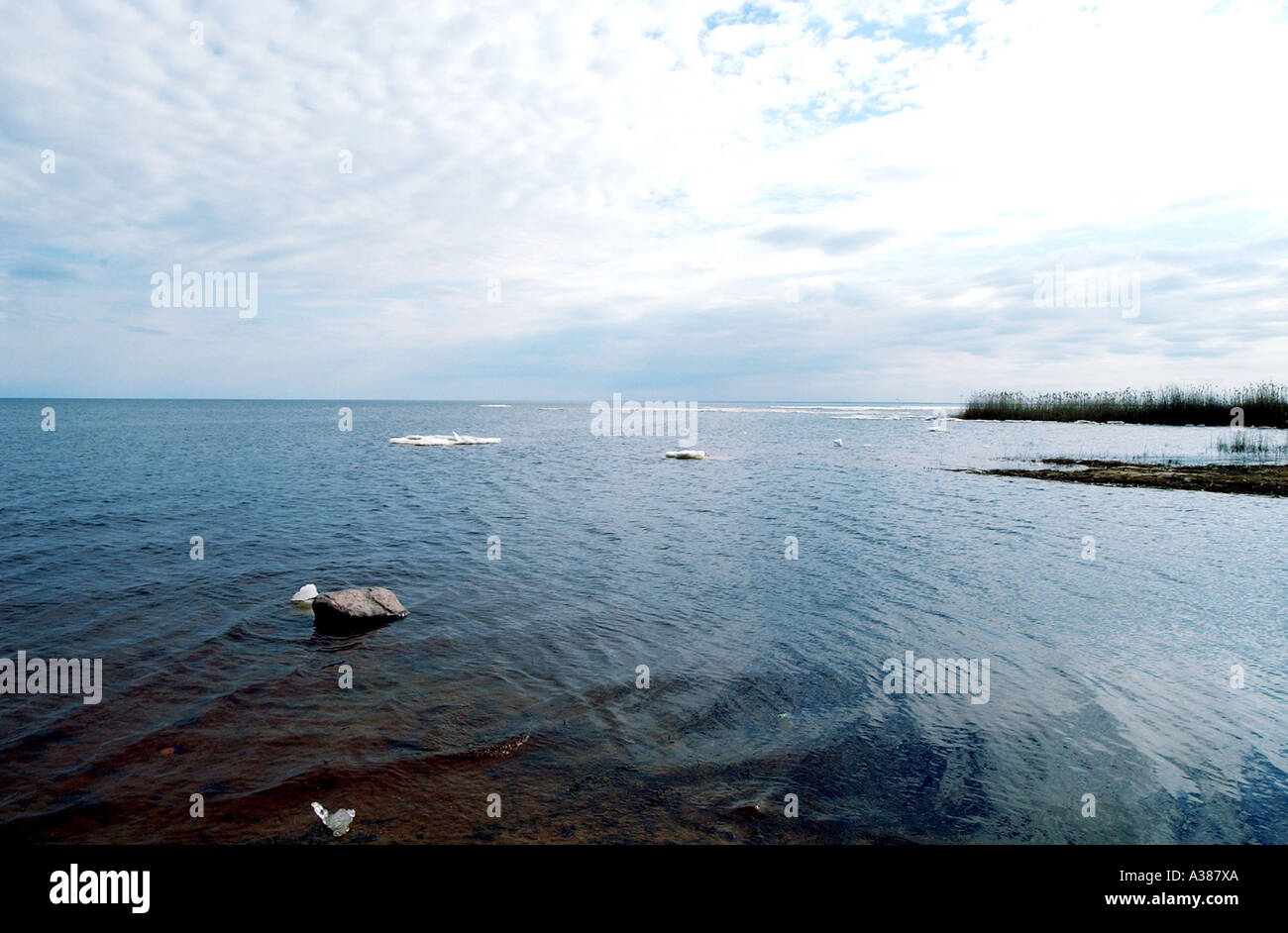 The lake Peipsi between Estonia and Russia trough him runs the new EU ...
