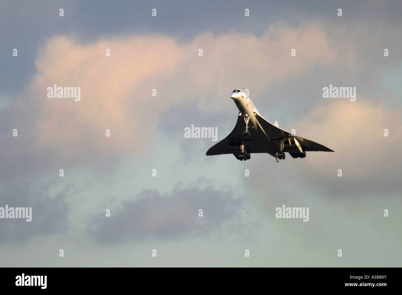 British Airways Aerospatiale-British Aerospace Concorde 102 landing at ...