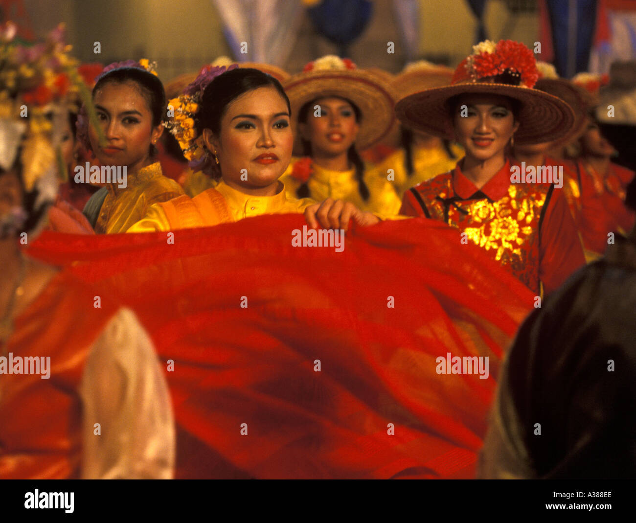 Malaysian dance performer Kuala Lumpur Malaysia Stock Photo - Alamy
