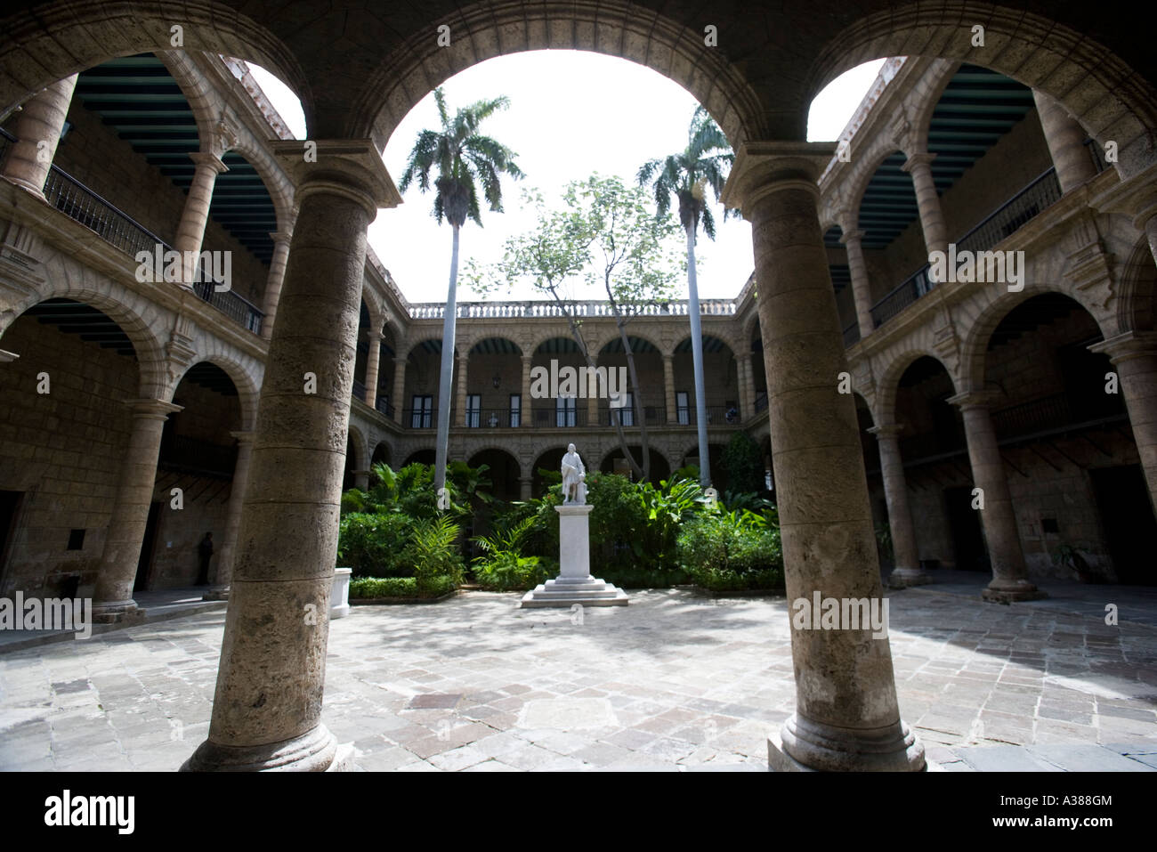 A courtyard and its surrounding arcade sits in Old Havana Stock Photo ...