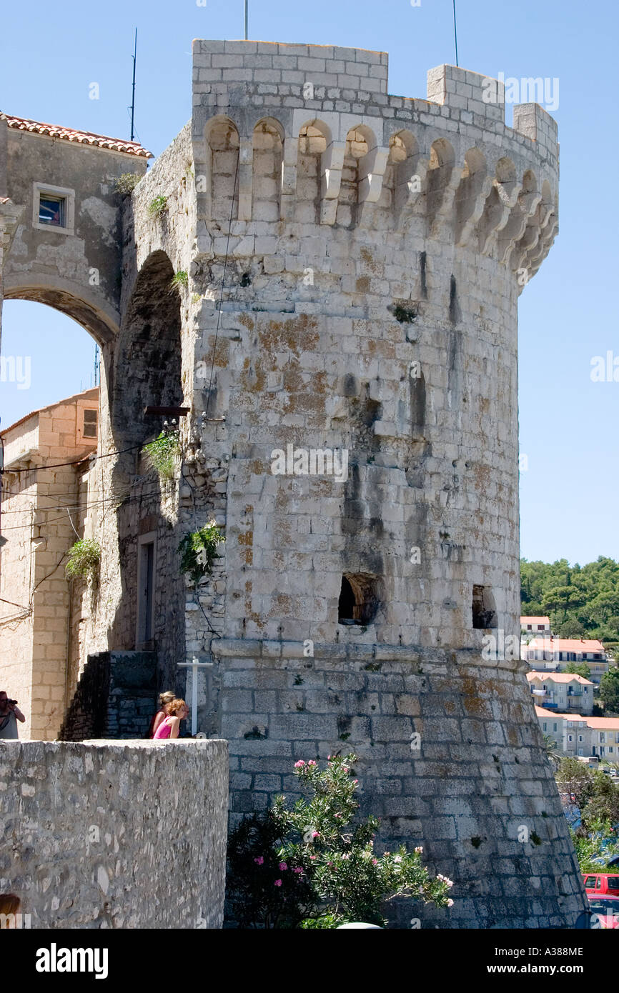 Ancient limestone walls towers hi-res stock photography and images - Alamy