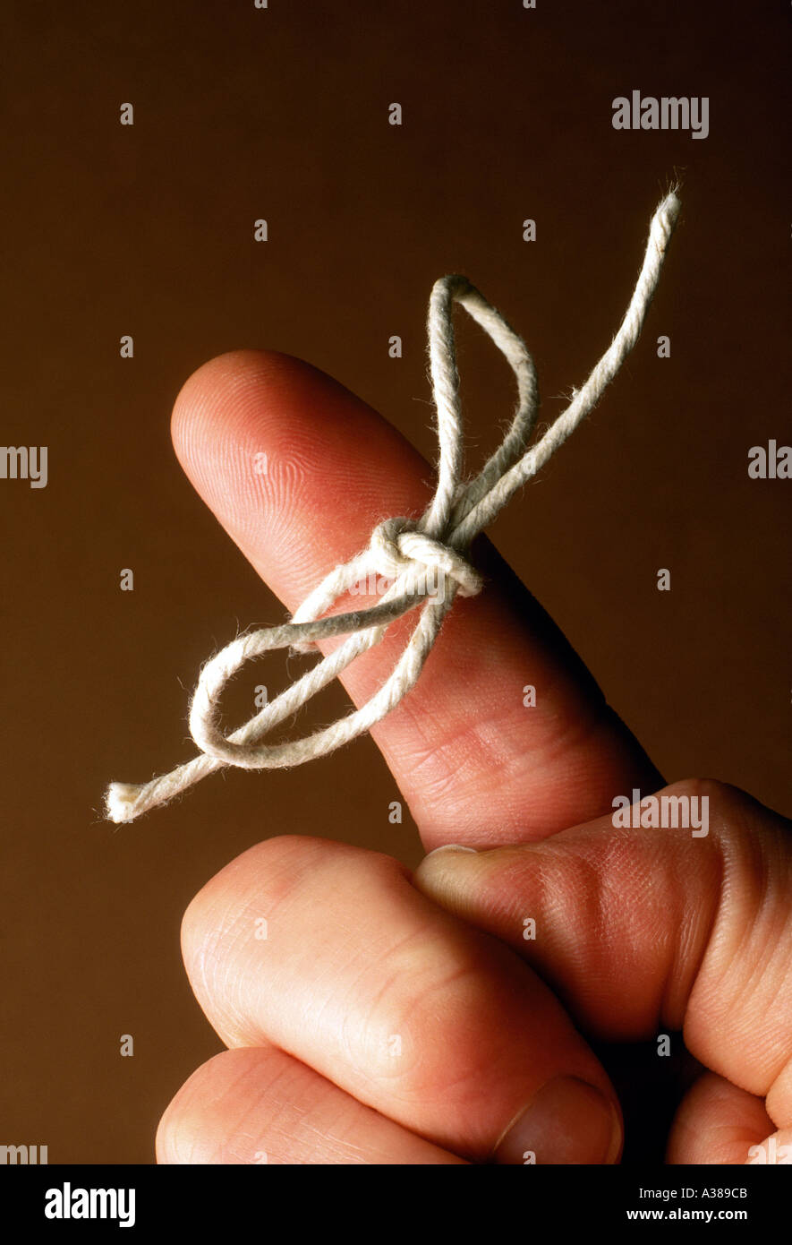 finger tied with knotted string for a reminder Stock Photo - Alamy