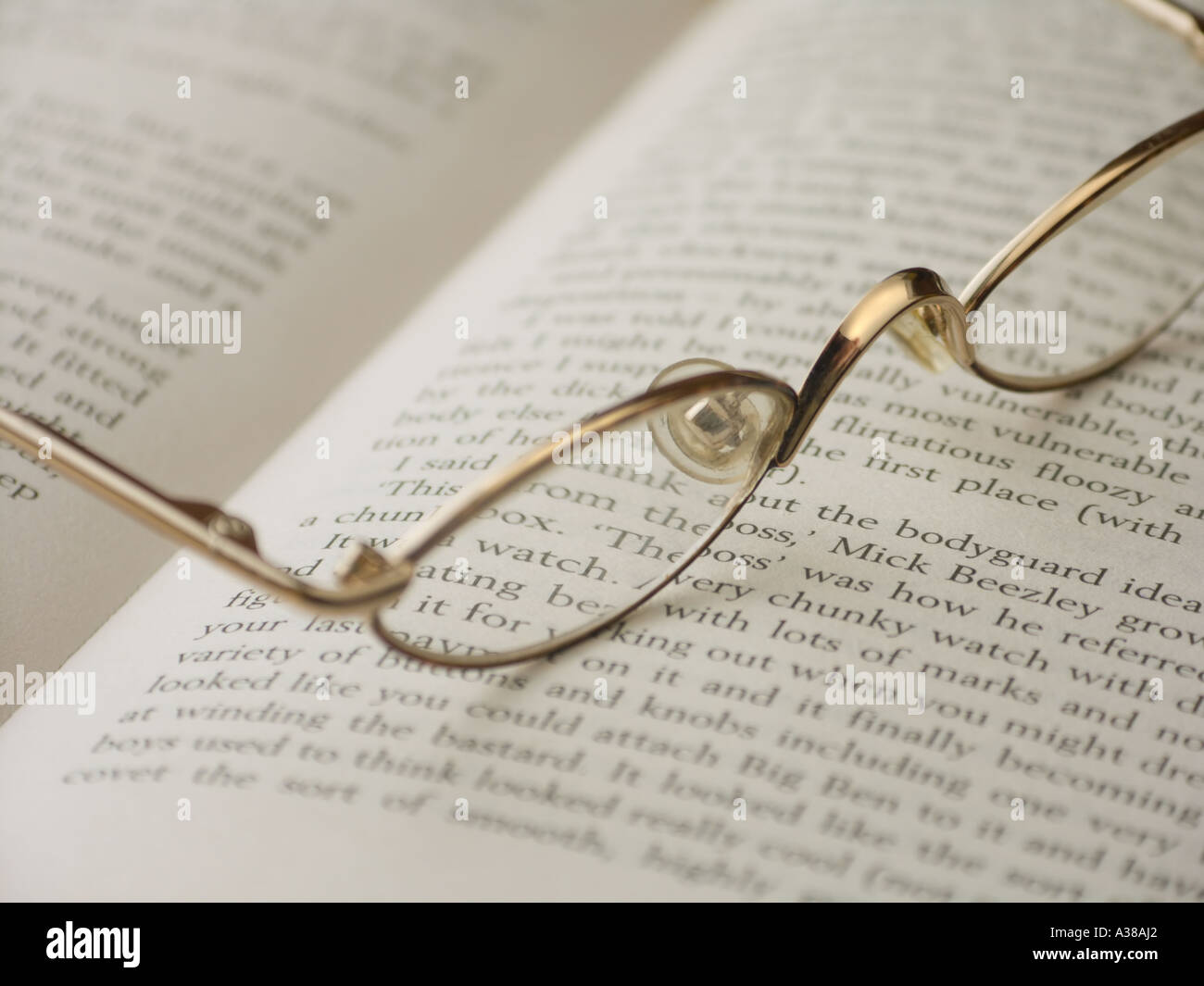 Gold rimmed glasses hi-res stock photography and images - Alamy