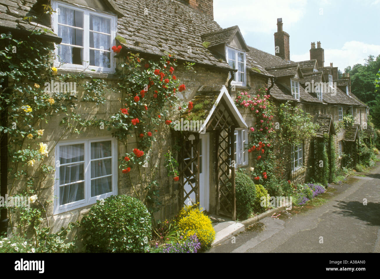 Cottages in Vineyard Street in the Cotswold town of Winchcombe ...