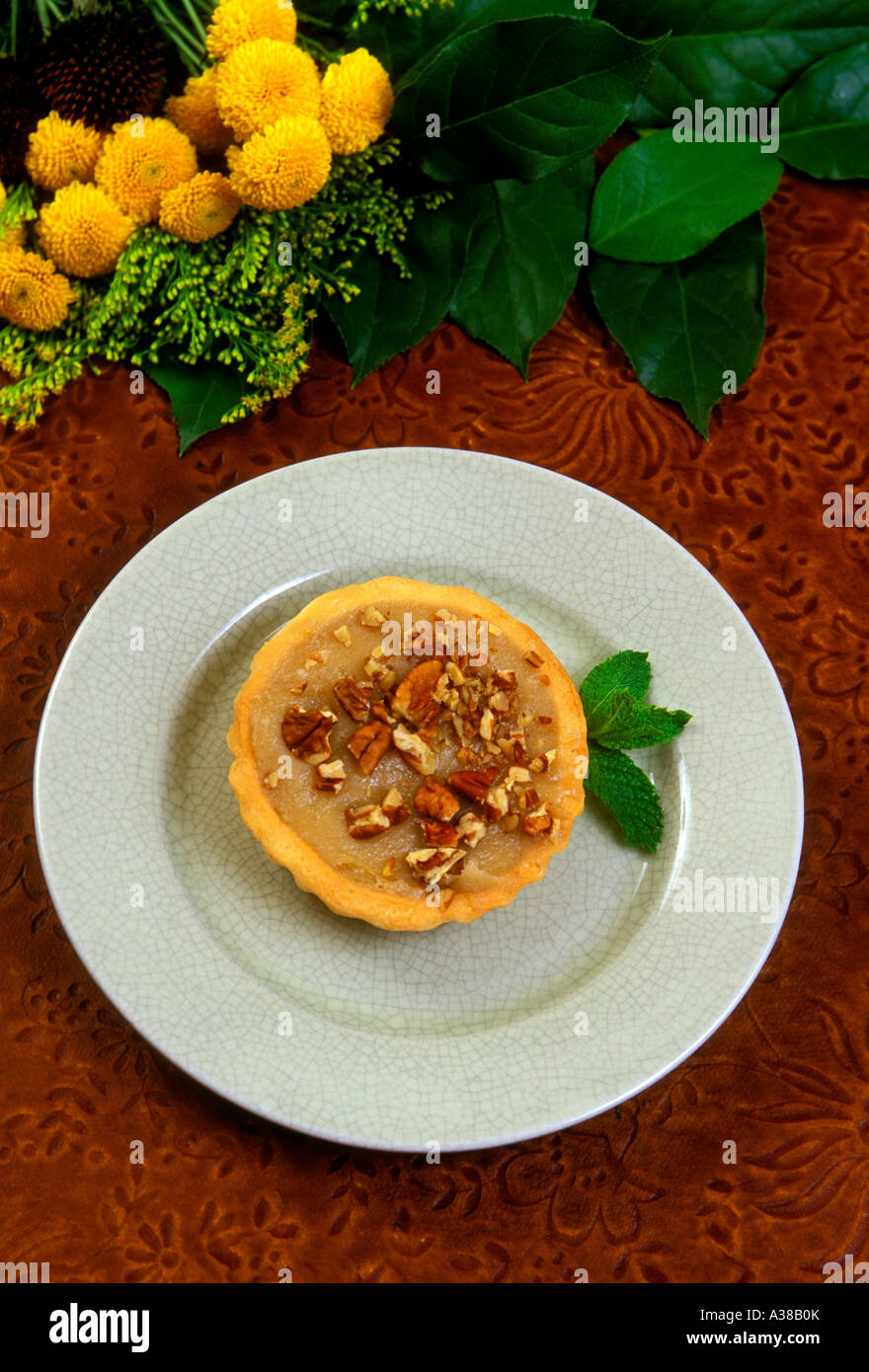 Walnut tart france hi-res stock photography and images - Alamy