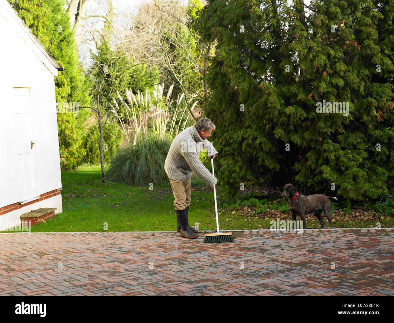 Sweeping garden path hi-res stock photography and images - Alamy