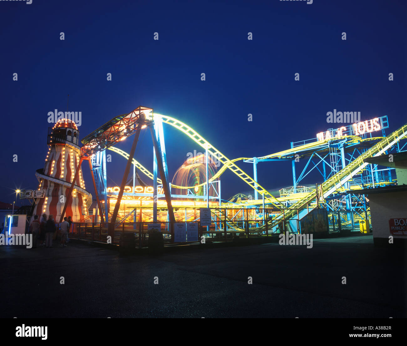 Rotunda funfair at night, Folkestone, England Stock Photo - Alamy