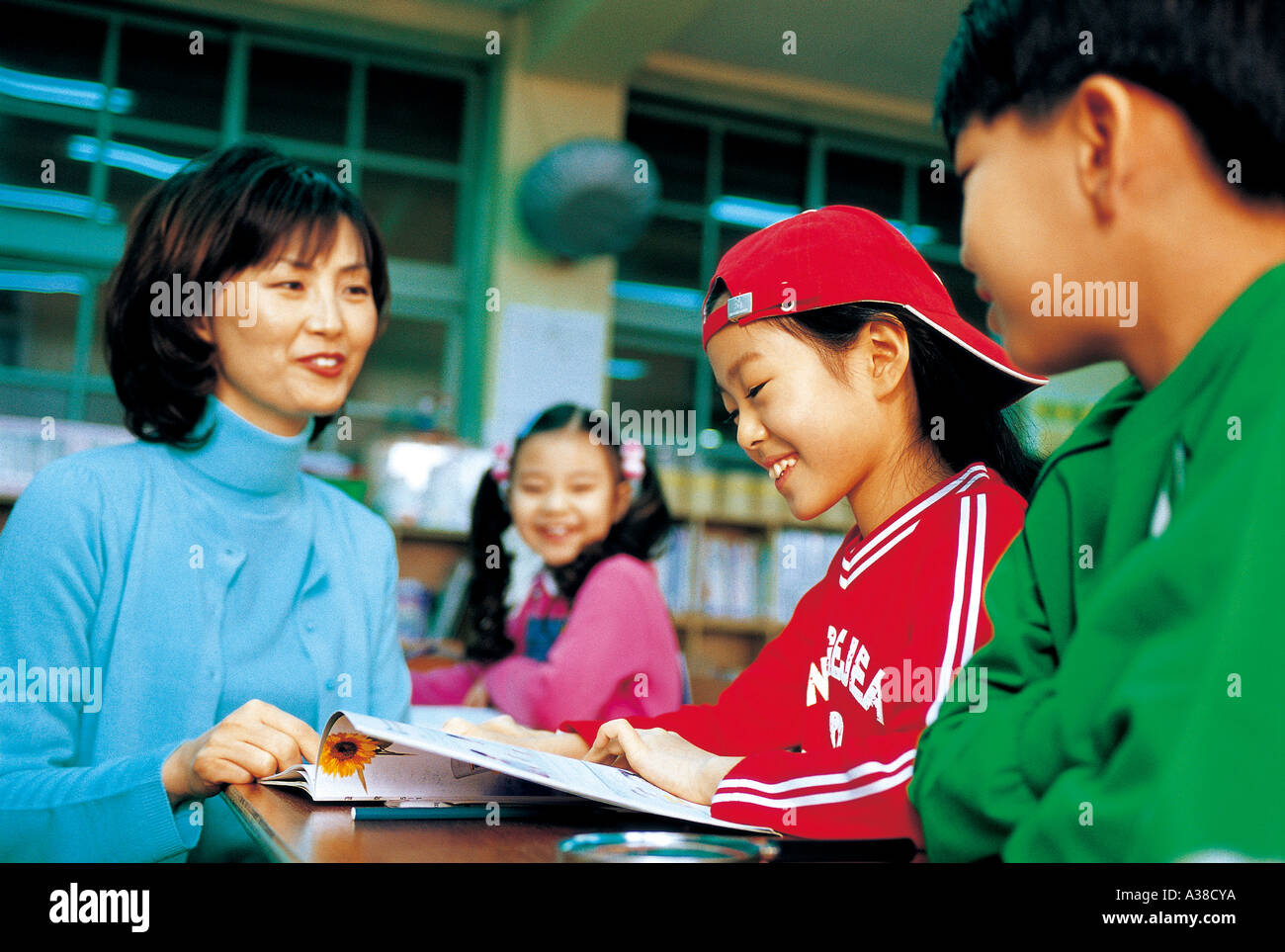 Korean lecturer hi-res stock photography and images - Alamy