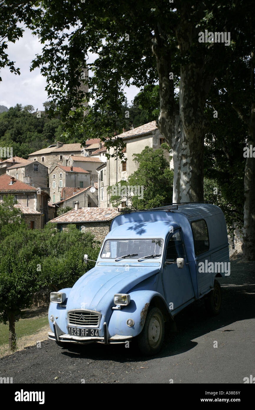 CITROEN 2CV OLD FRENCH CAR Stock Photo - Alamy
