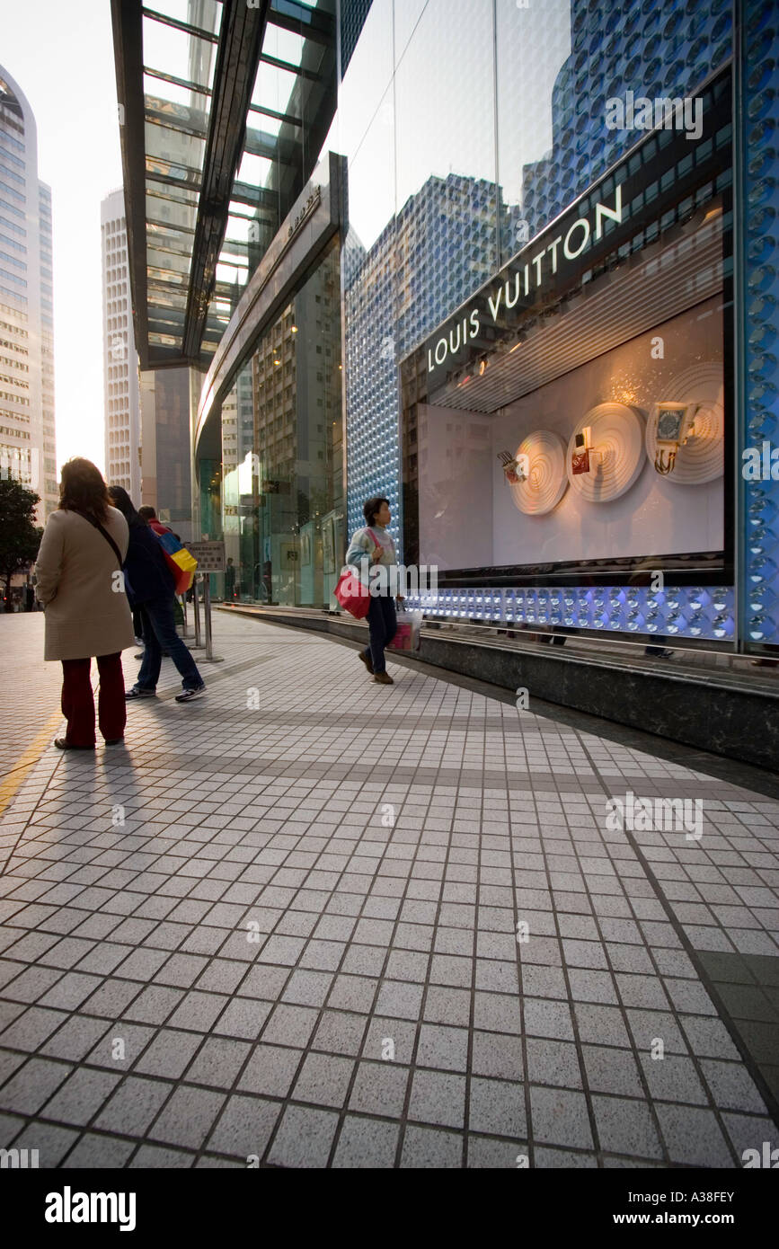Shopping in Causeway Bay, Hong Kong Stock Photo - Alamy