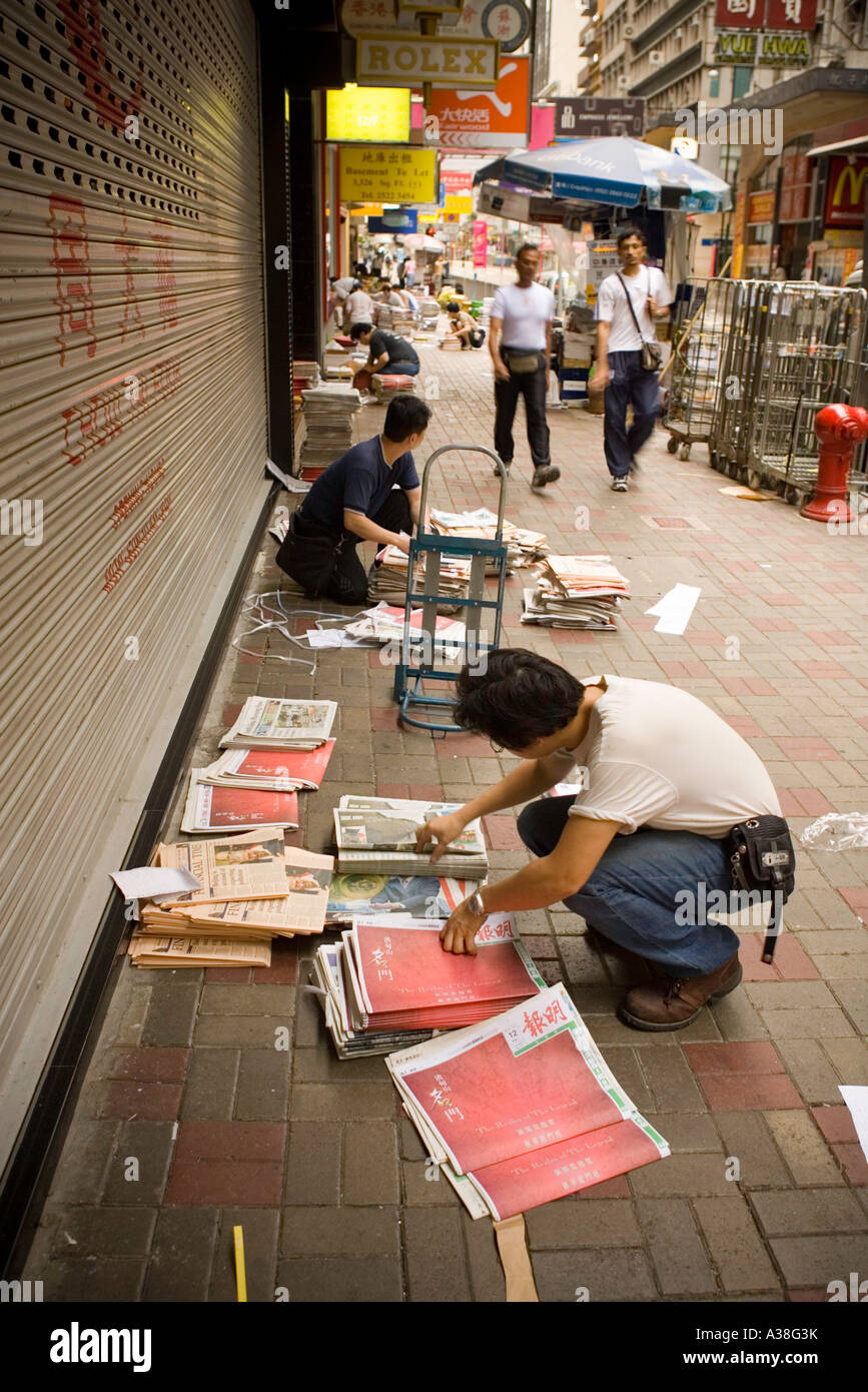 Newspaper vendors hi-res stock photography and images - Alamy