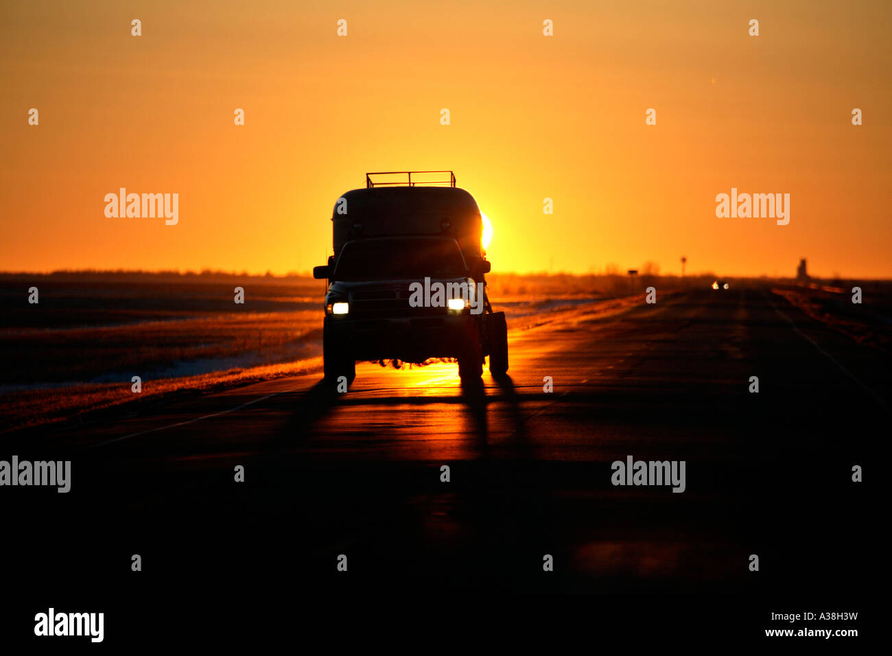 vehicle back lit by rising sun Stock Photo - Alamy