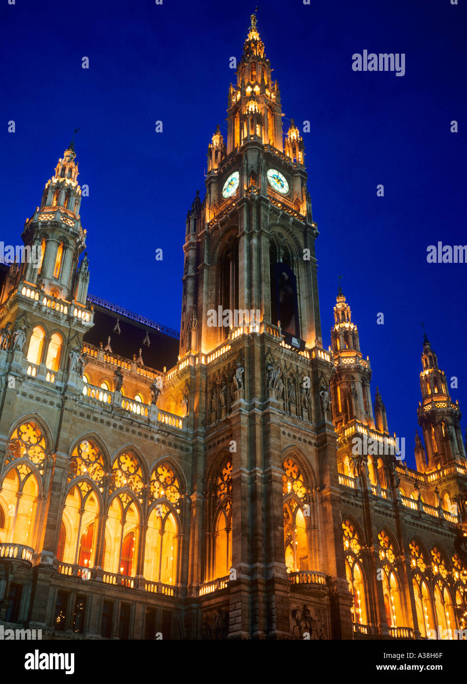 Rathaus night neues rathaus vienna hi-res stock photography and images ...