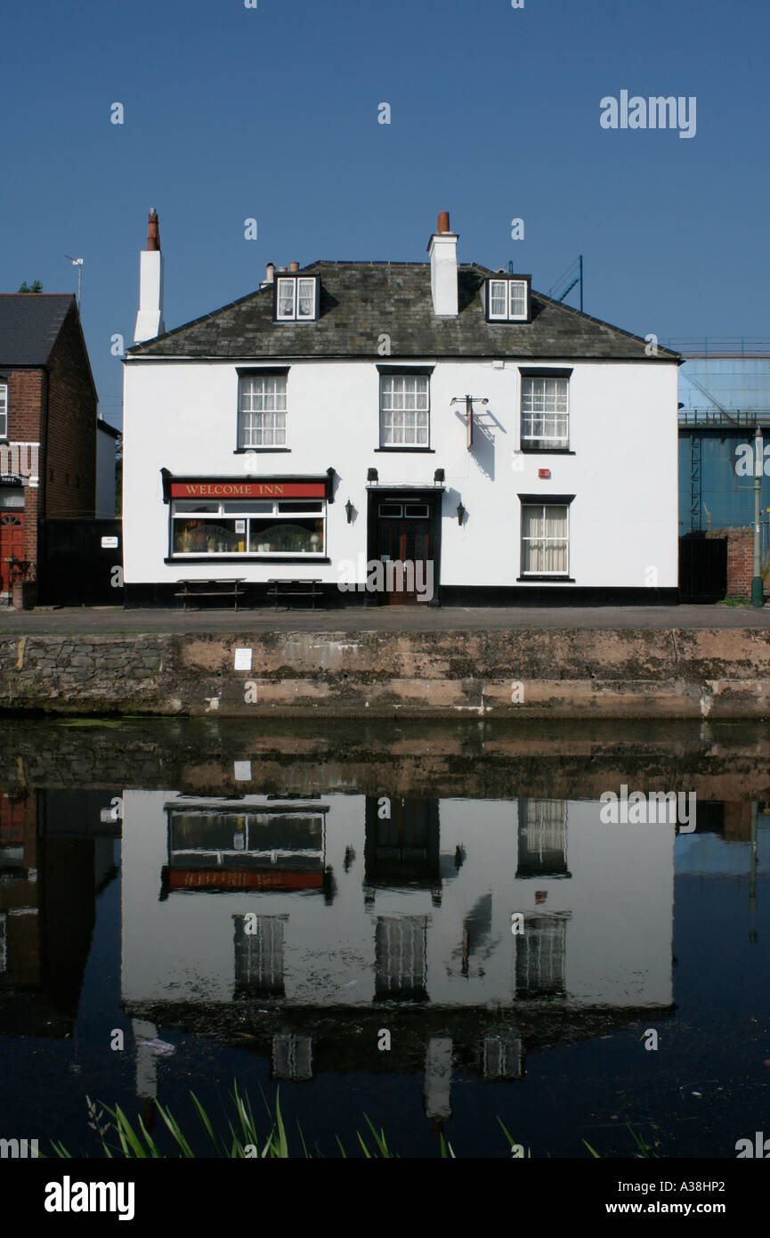 Welcome inn pub Exeter Canal Stock Photo - Alamy