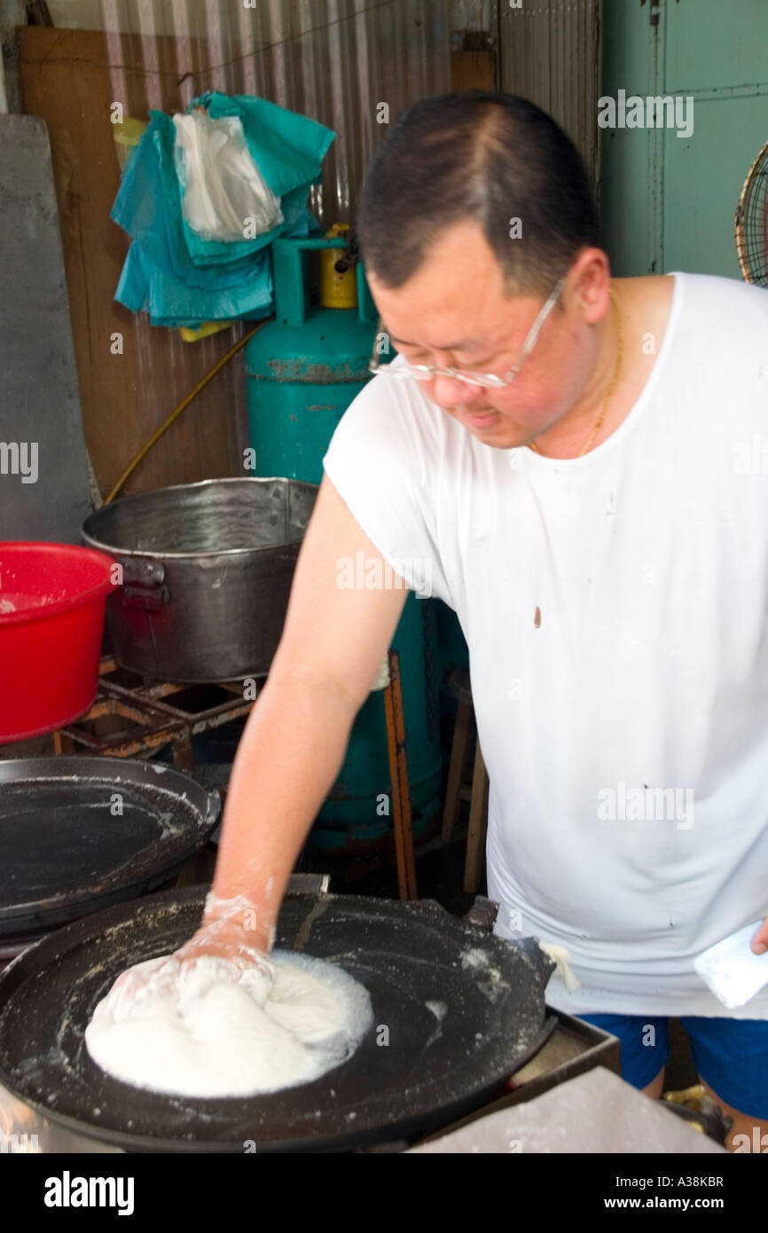 Man preparing Poh Piah spring roll skins in George Town Penang Stock ...