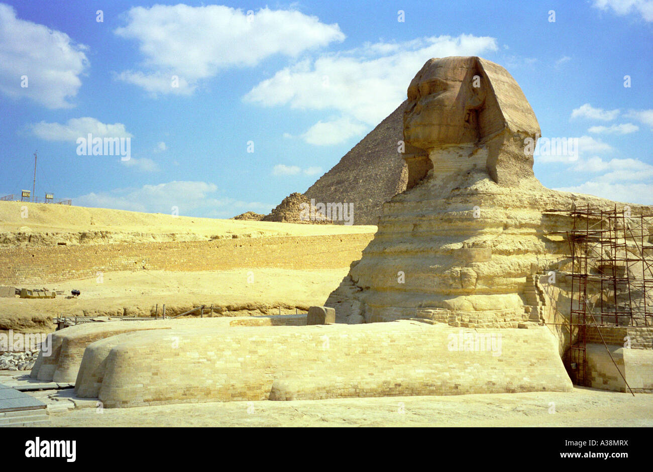 Sphynx and pyramid hi-res stock photography and images - Alamy