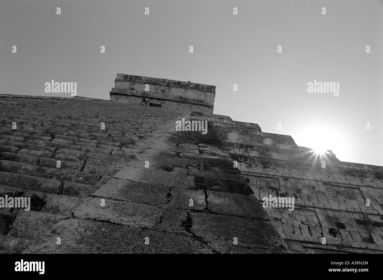 Sun rising over El Castillo Pyramid of Kukulcan, Chichen Itza, Mexico ...