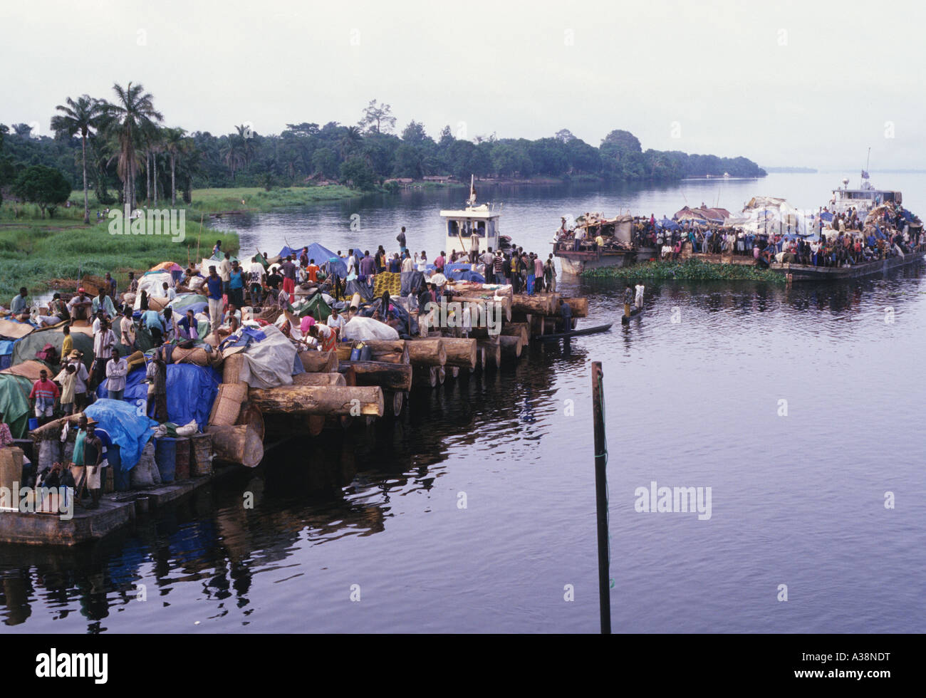 log barge lolanga Stock Photo - Alamy