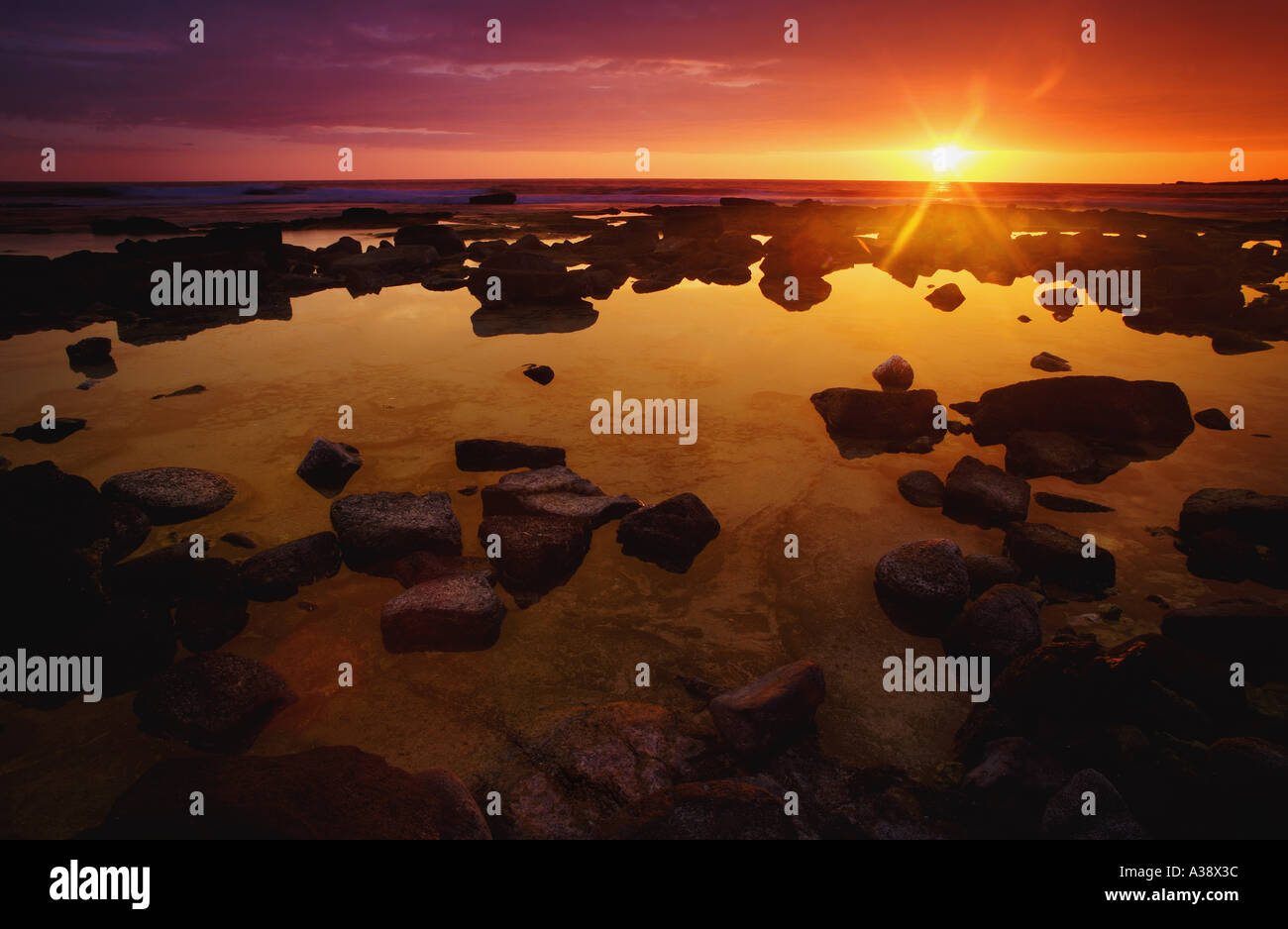 Beautiful sunset ocean shore hi-res stock photography and images - Alamy