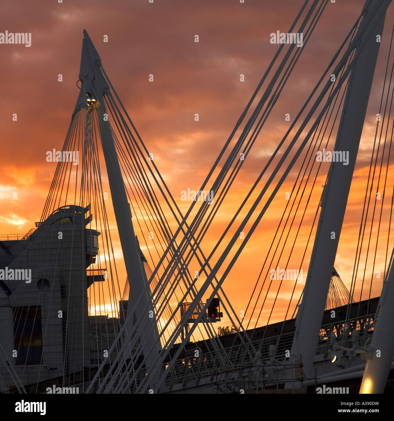 Sunset over the Hungerford and Golden Jubilee Bridges crossing the ...