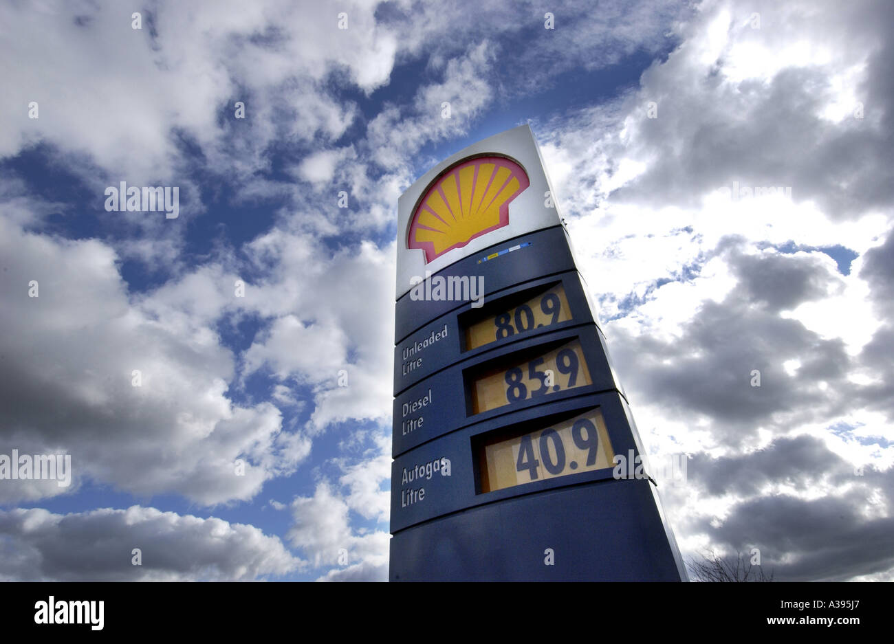 Shell garage sign against a powerful cloudy sky Stock Photo - Alamy