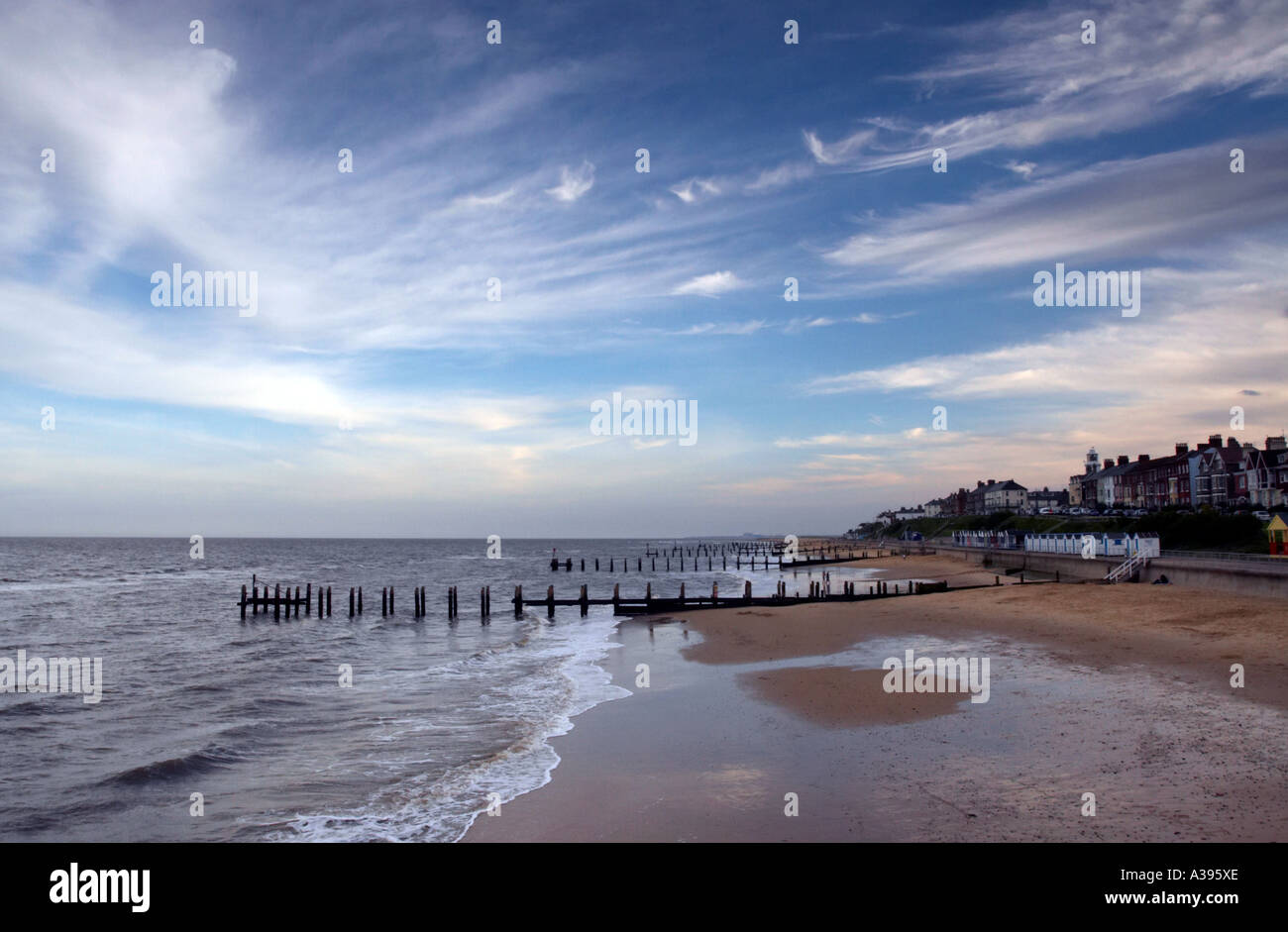 Suffolk sunset beach hut hi-res stock photography and images - Alamy