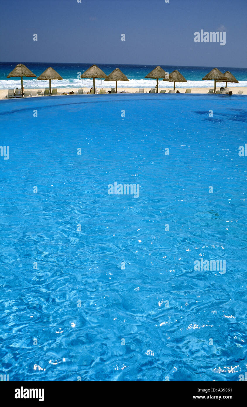 Mexico Cancun swimming pool Stock Photo - Alamy