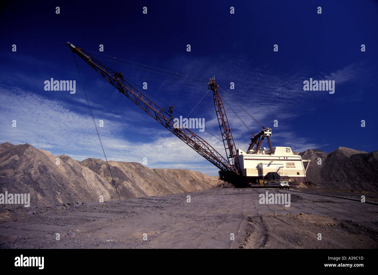 Dragline hi-res stock photography and images - Alamy