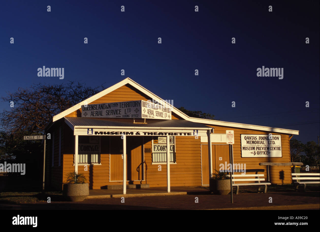 Longreach house hi-res stock photography and images - Alamy