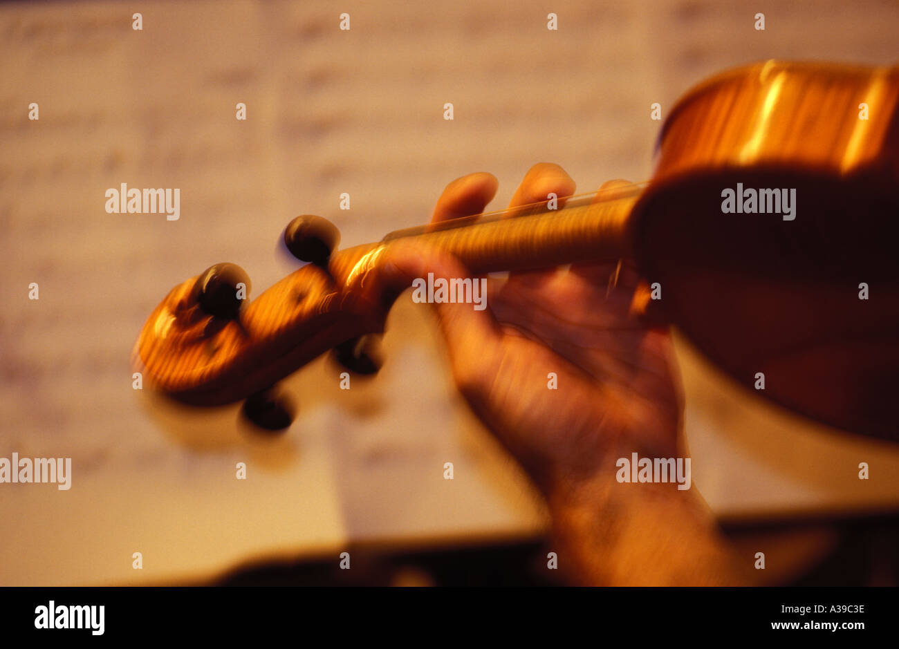 Violin hand movement hi-res stock photography and images - Alamy