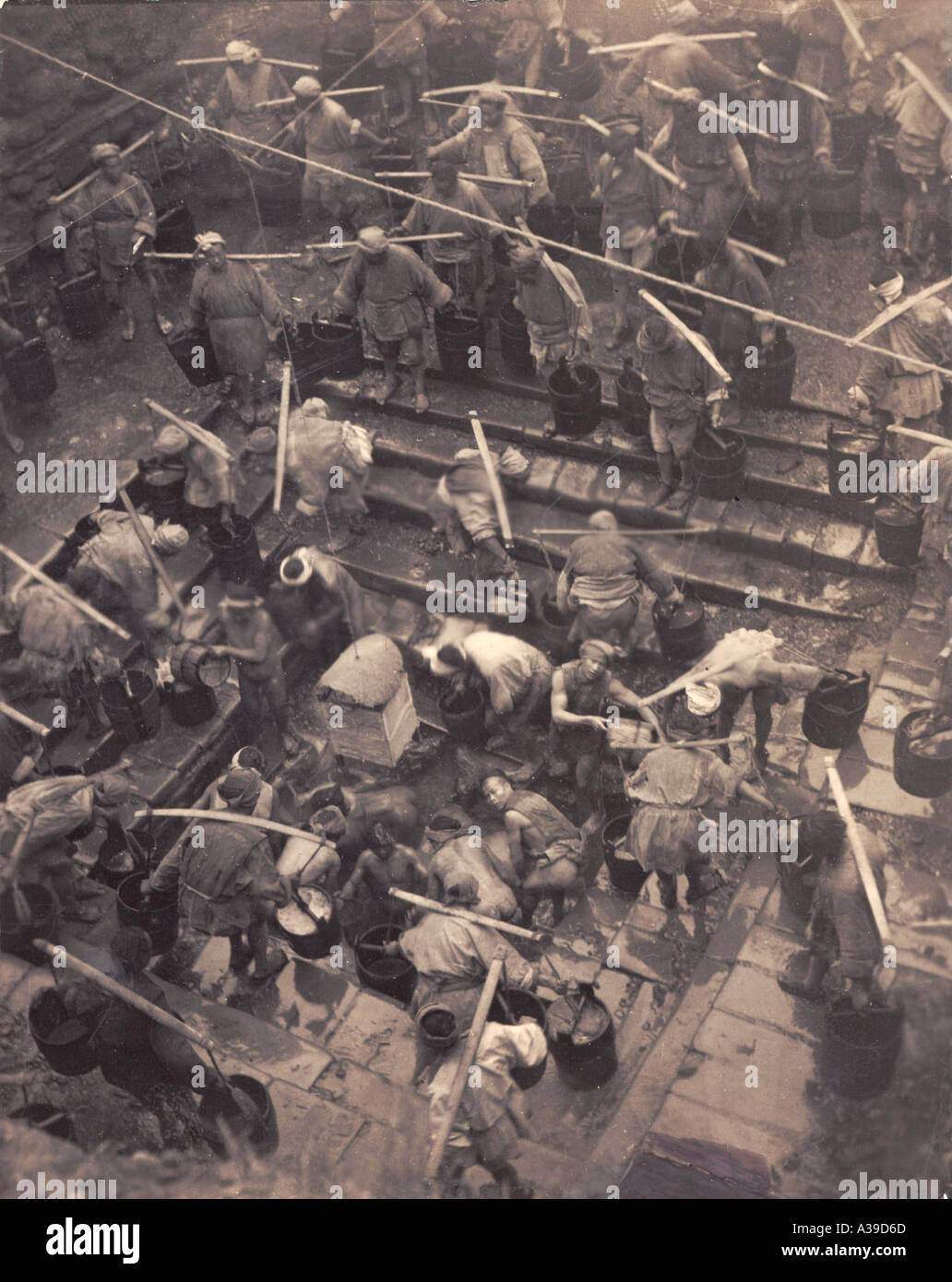 Salt well in dry bed of Yangtse at Kwei fu Sechuan Stock Photo - Alamy