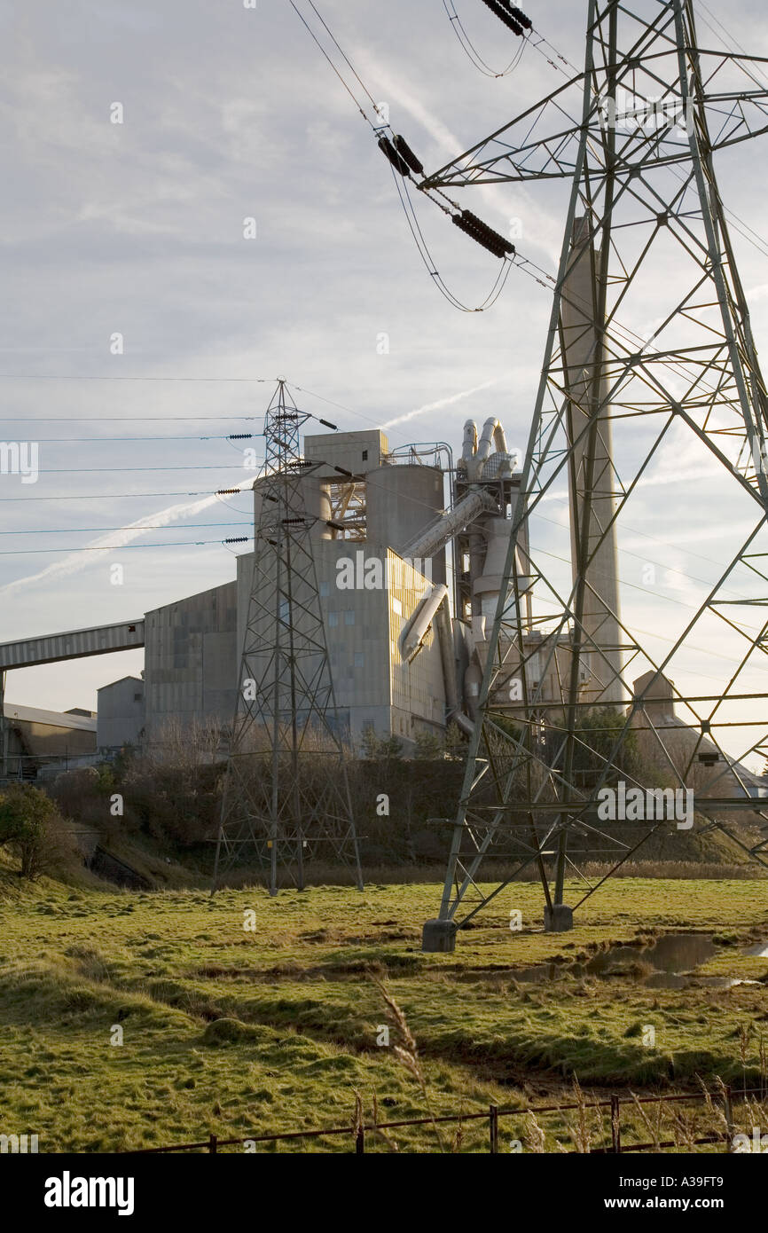 Blue Circle Cement Works at Aberthaw with electricity pylon in ...