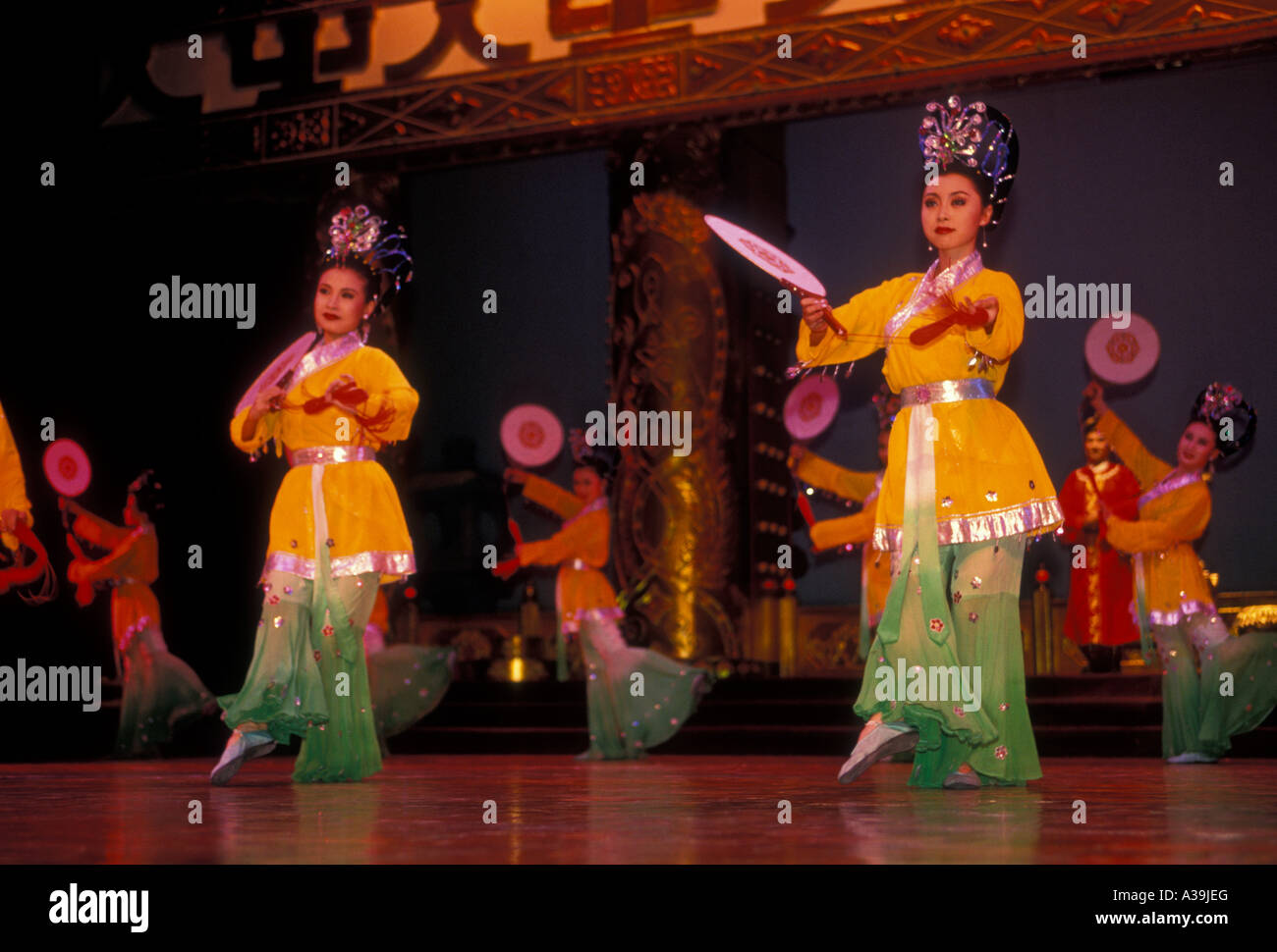 Tang dynasty dinner show hi-res stock photography and images - Alamy