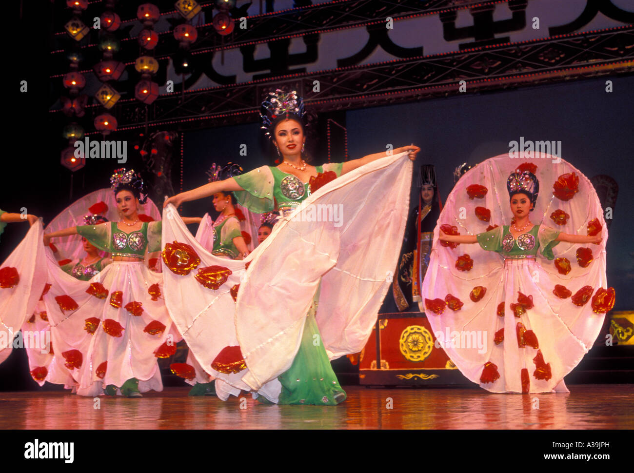 Chinese women dancers dancing dance performance music and dance at Tang ...