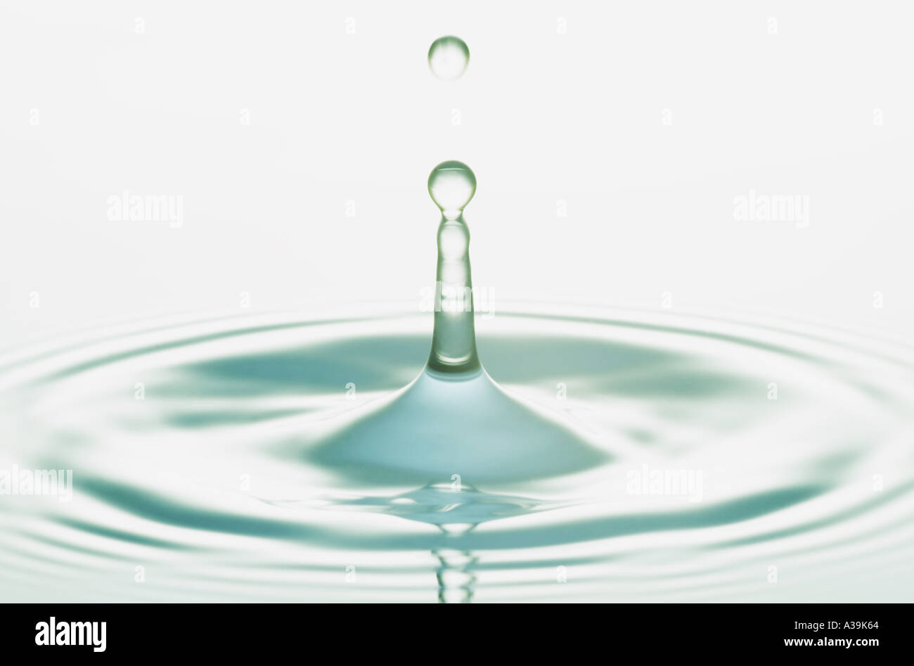 Split second drop of water Stock Photo - Alamy
