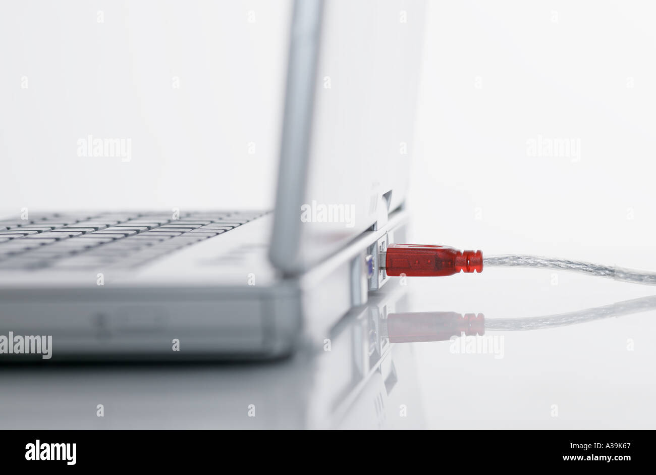 Cable connected laptops hi-res stock photography and images - Alamy